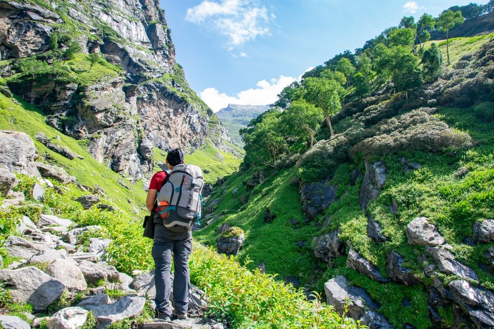 မိုးရာသီမှာ ခရီးသွားတဲ့အခါ ဘာတွေဂရုစိုက်သင့်သလဲ - Hello Sayarwon